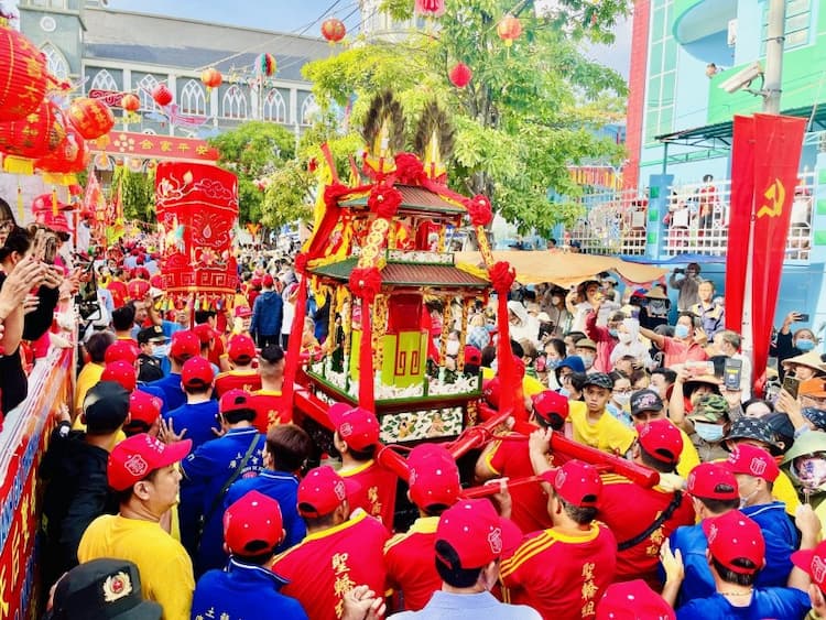 Những lễ hội Tết Nguyên đán truyền thống - Nét văn hoá Việt